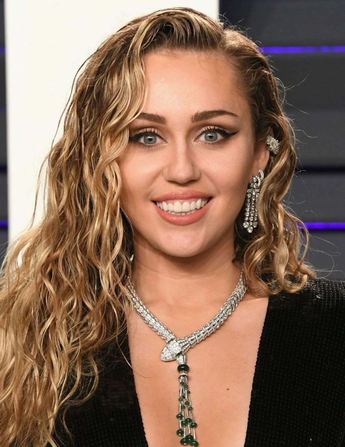 How Old Is Miley Cyrus? The Real Age Of Famous Pop Singer - Mystatusquotes